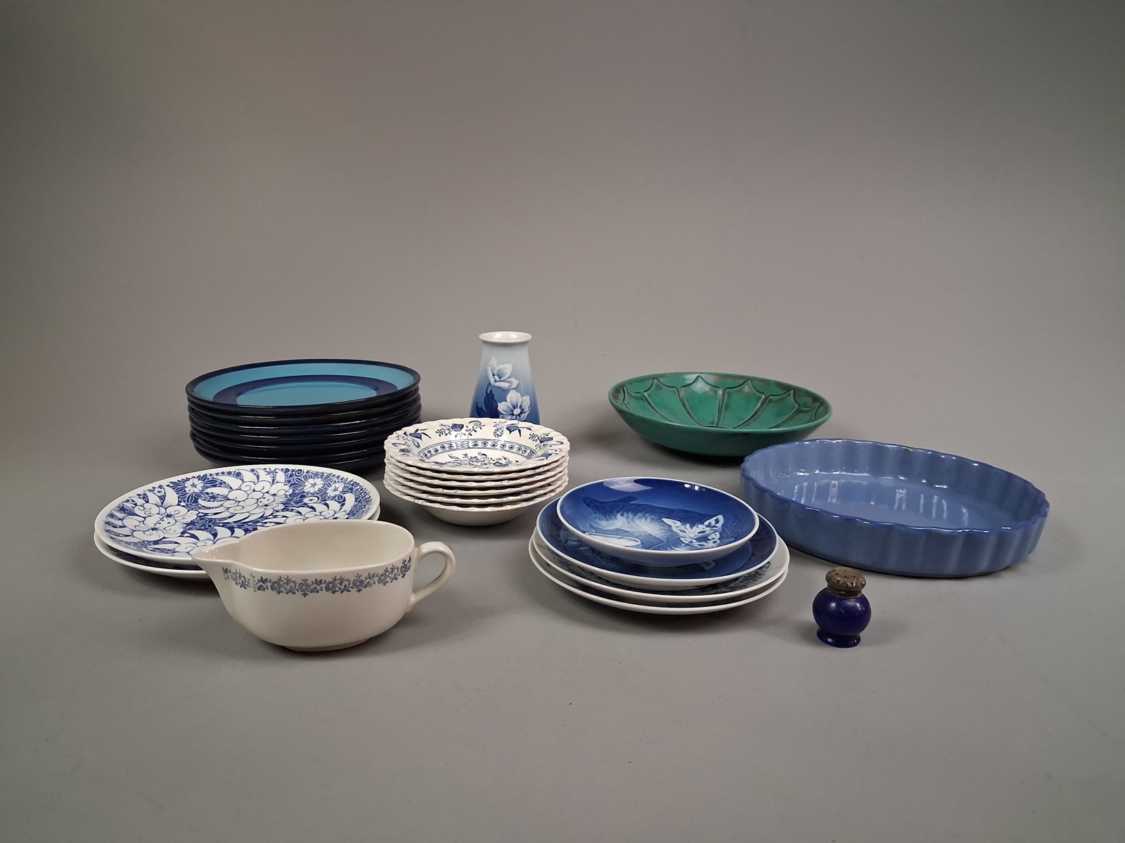 Diverse porslin & keramik. Bl.a Upsala Ekeby, Gabriel, | Auktion
